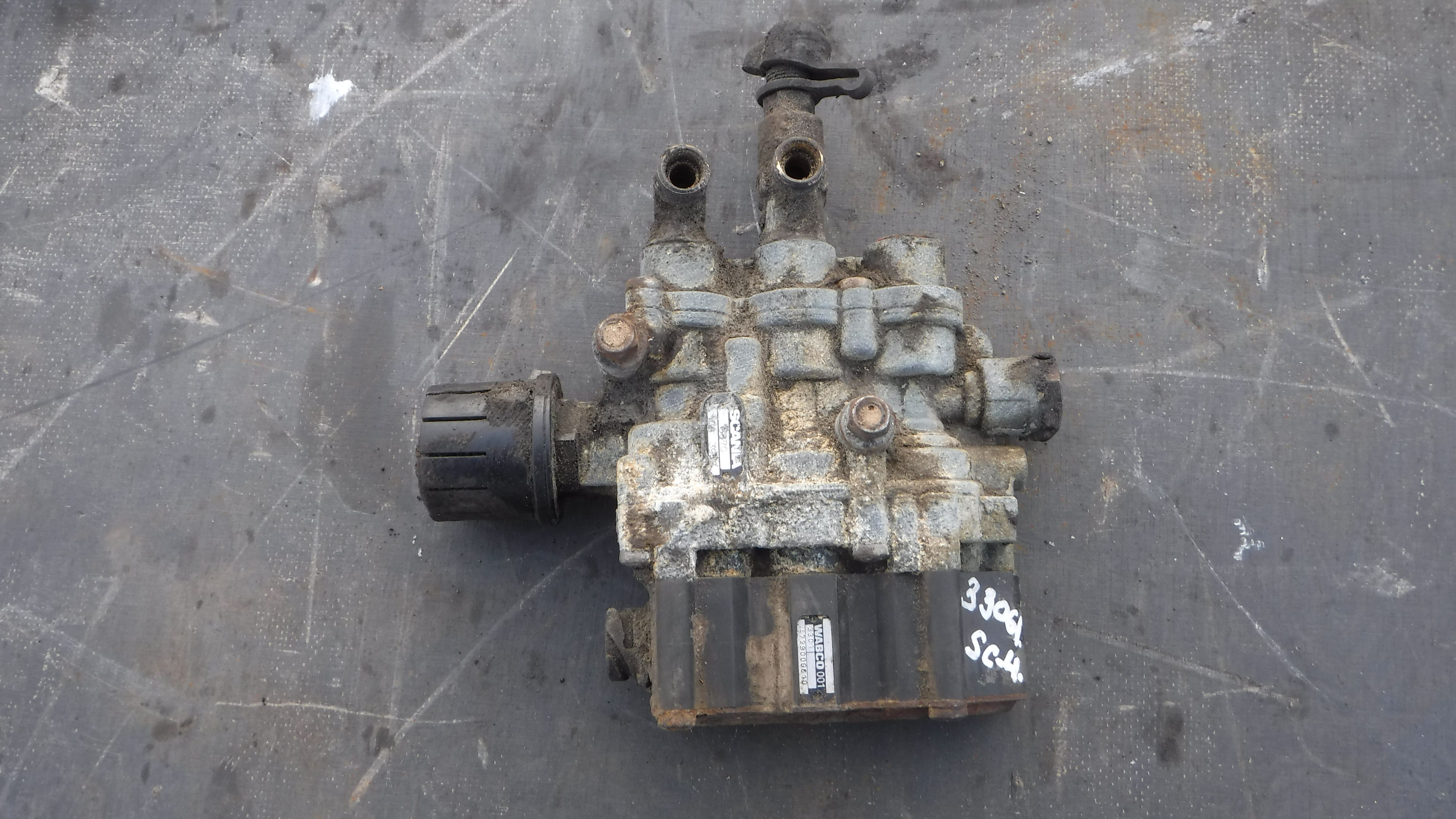 Кран уровня пола главный скания 4729000610 Scania R144 DSC1413 ...